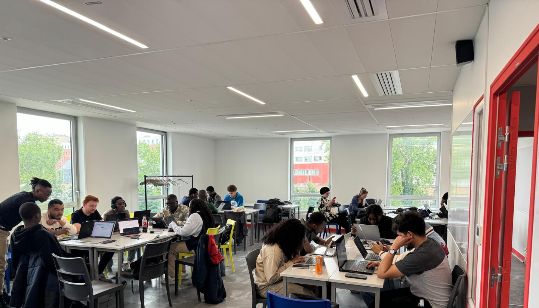 Pourquoi les hackathons sont essentiels pour les étudiants ...